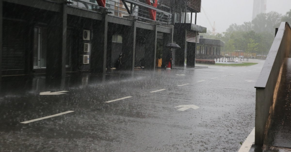 Grad pao i u Beogradu: Pljusak se sručio na prestonicu, grmi i seva ...