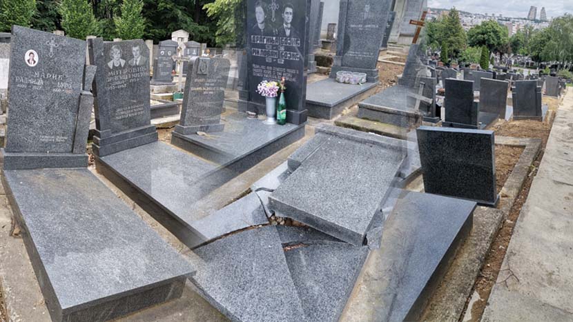 Tužne slike sa groblja u Beogradu, izlomljene ploče i iskrivljeni ...