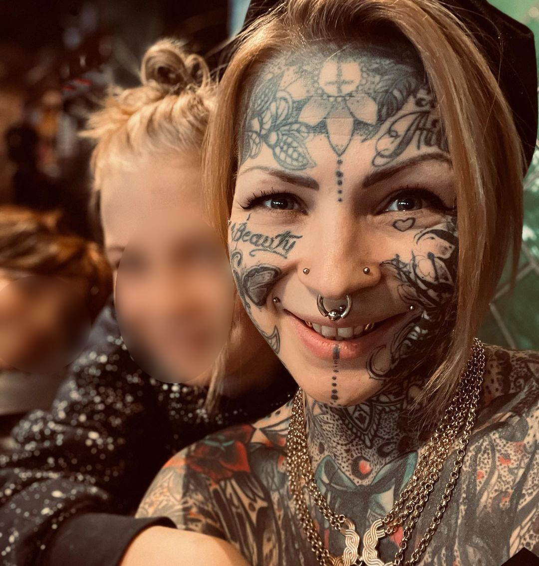 Aleksandrino telo prekriveno tetovažama, a ona u venčanici: Fotke sa ...