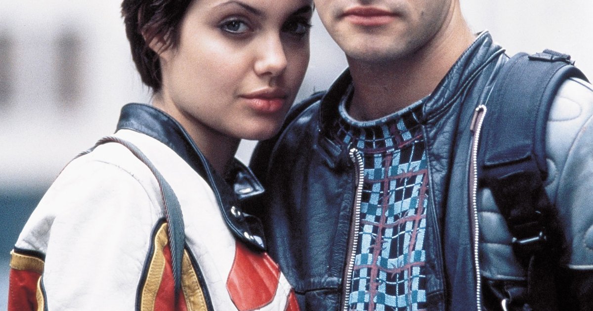 Krvlju pisala njegovo ime: Zašto je pukao brak Anđeline i prvog muža ...