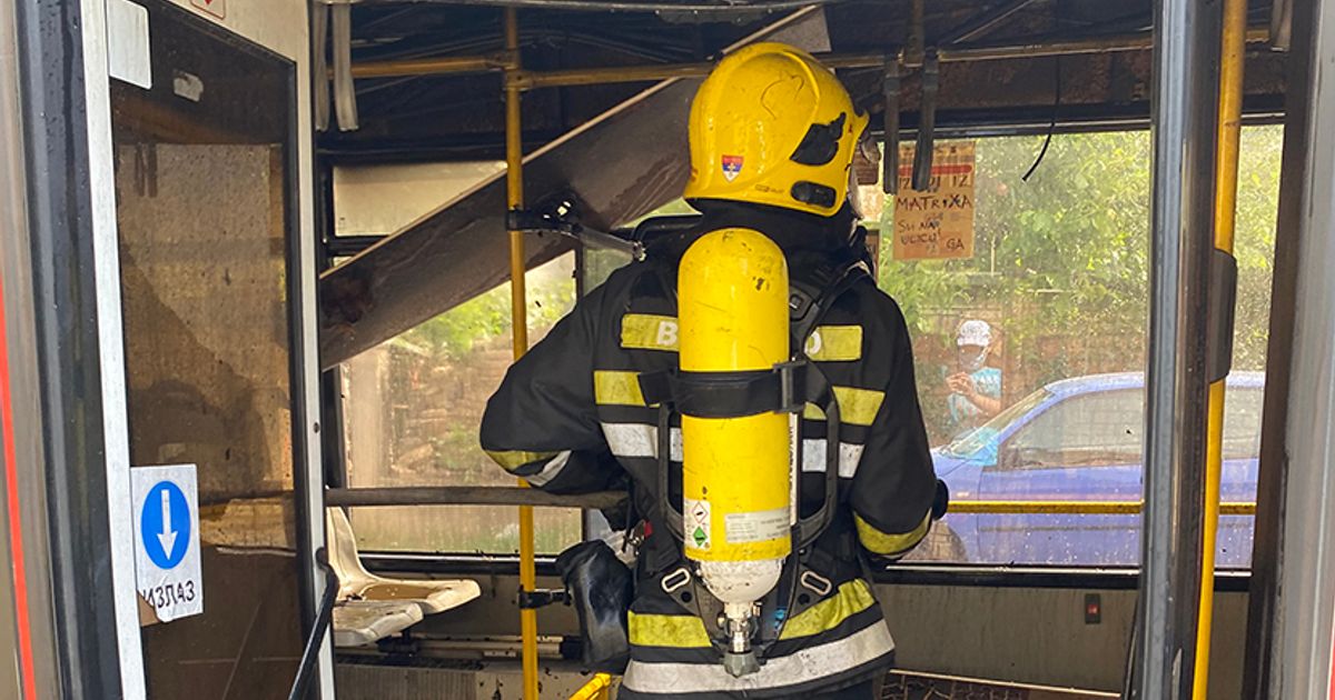 Otkrivamo kako je došlo do požara u autobusu 511: "Smrad se širio od Sremčice" - Vesti - Telegraf.rs