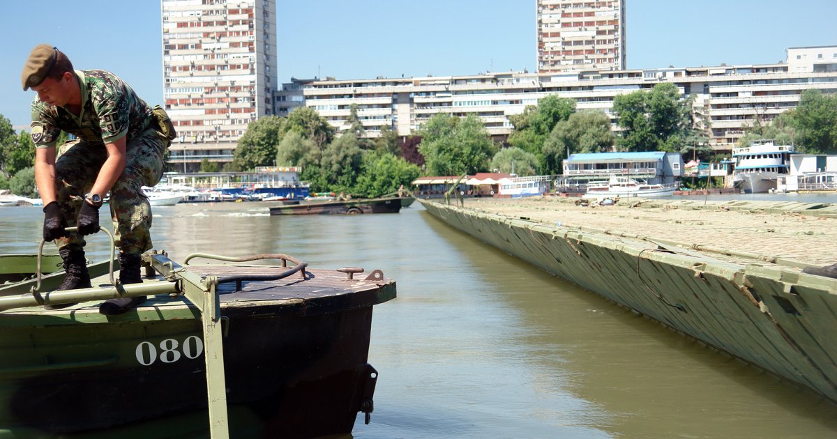 Vojnici postavili pontonski most preko Dunava: Lido je opet otvoreno - Telegraf.rs