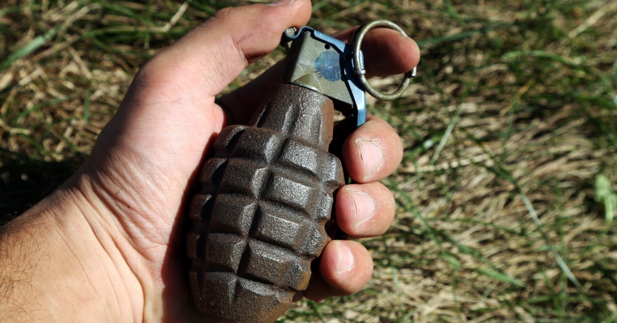 Bomba eksplodirala ispred stambene zgrade u Somboru: Kašikaru hteo da ...