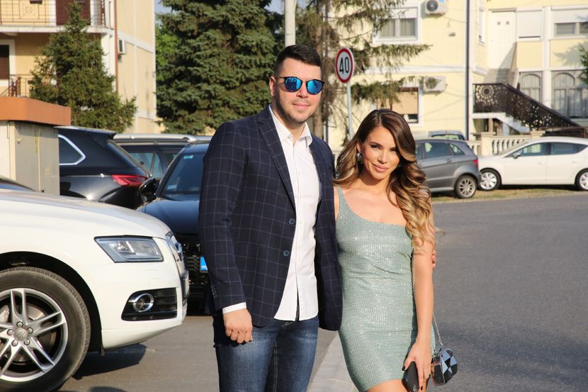 Porodila se pevačica Ivana Pavković: Prva fotografija blizanaca "topi ...