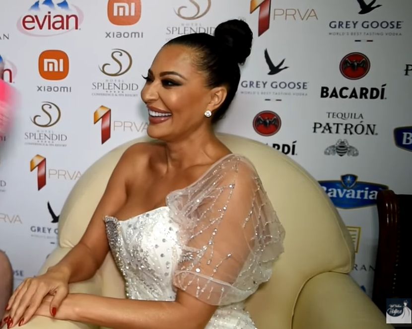 Hit fotka! Pogledajte u kojoj je pozi Ceca davala intervju posle koncerta - Telegraf.rs