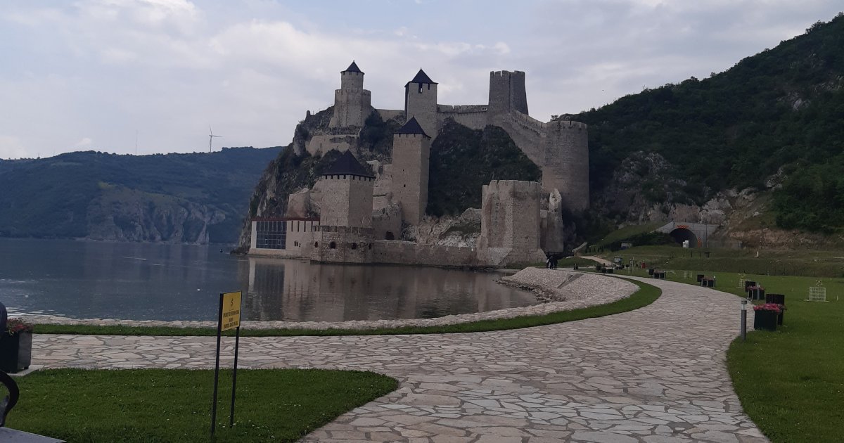 Kako je tvrđava Golubački grad dobila ime? Postoje brojne legende, a ...