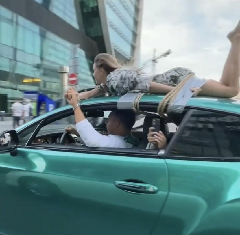 Ruski influenser zaprepastio svet: Vezao devojku, pa je vozio na krovu automobila - Telegraf.rs