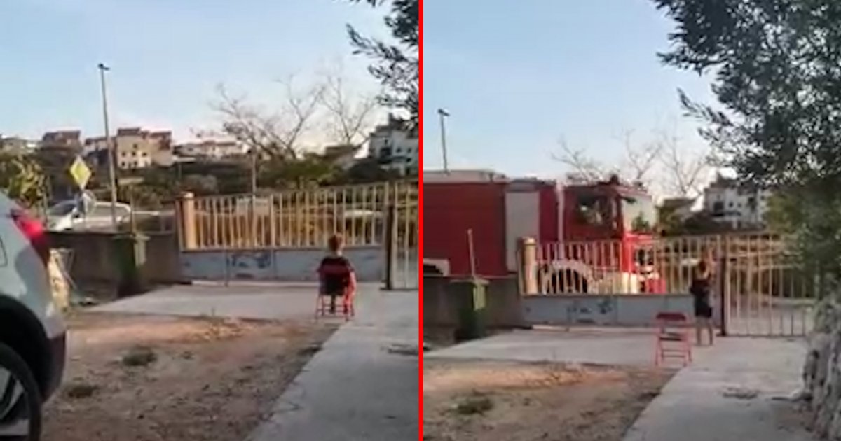 Dirljiv prizor: Mališan satima sedeo u dvorištu da bi pozdravio ...