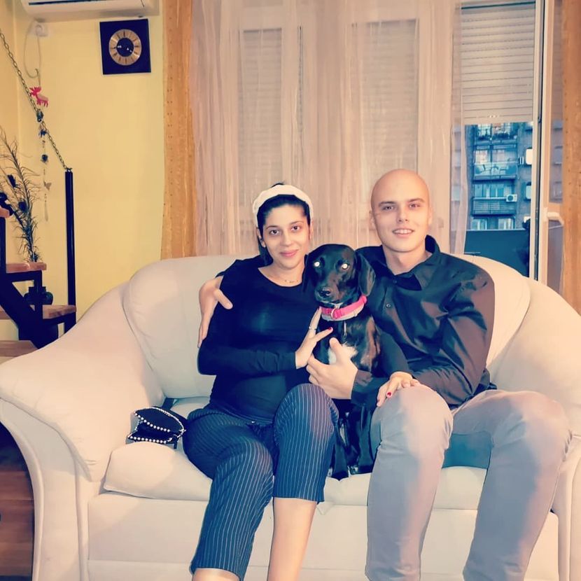 Slika koja topi srca: Brat Tamare Dragičević pozirao sa suprugom i ...