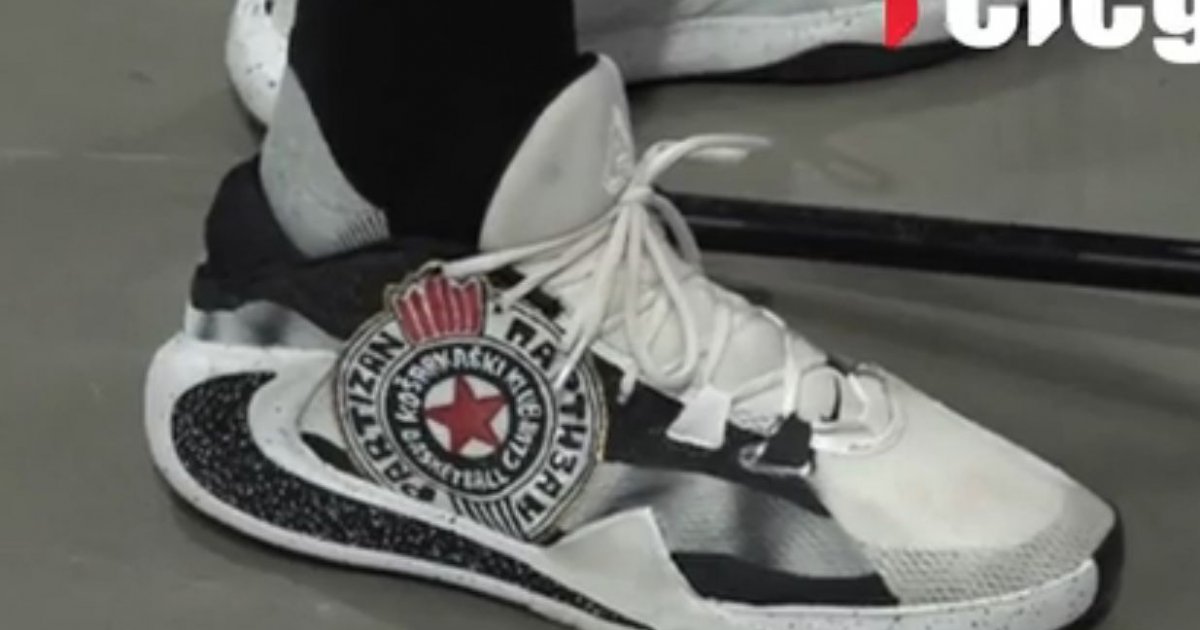 Novica i Partizan za malu Elenu: Unikatne patike sa oproštajnog meča na ...