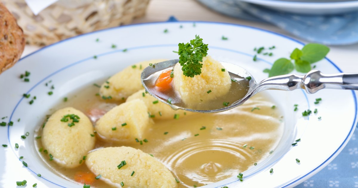 Domaća pileća supa sa knedlama: Starinski recept za jelo koje obožavaju ...