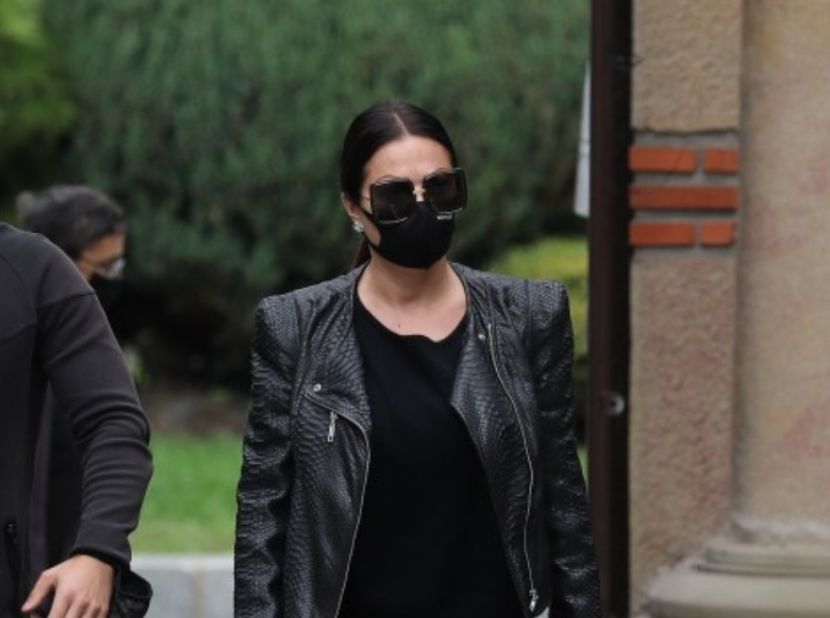 Poslednje zbogom drugoj mami: Ceca došla na sahranu Marine Tucaković ...