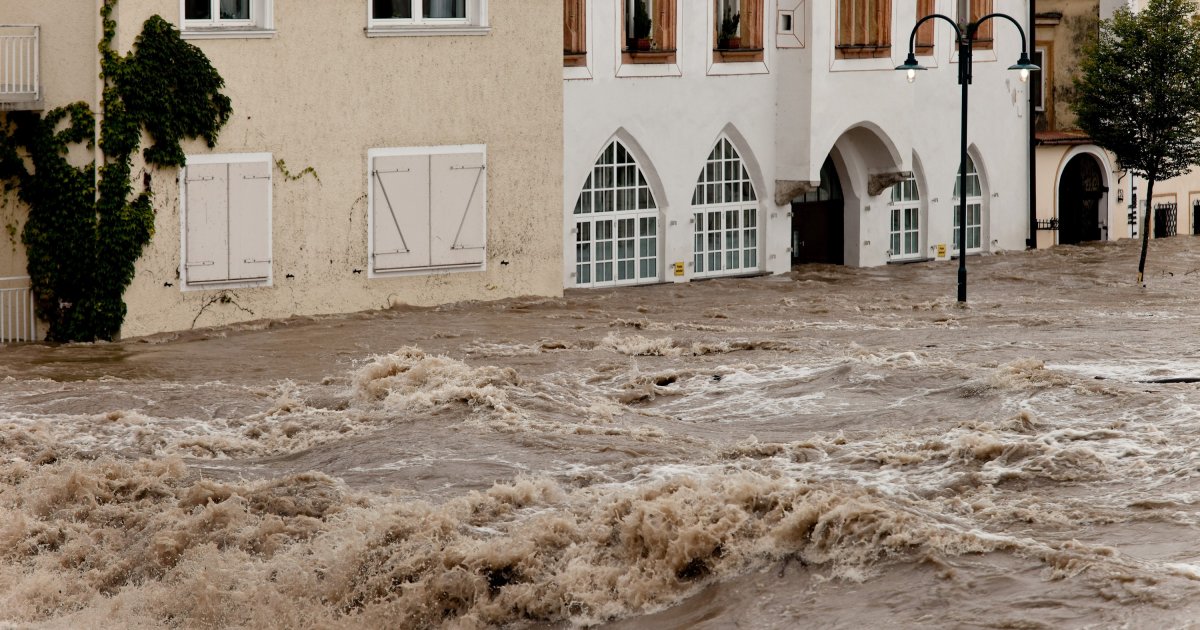 Poplava u Sremskoj Kamenici pukla cev - Telegraf.rs