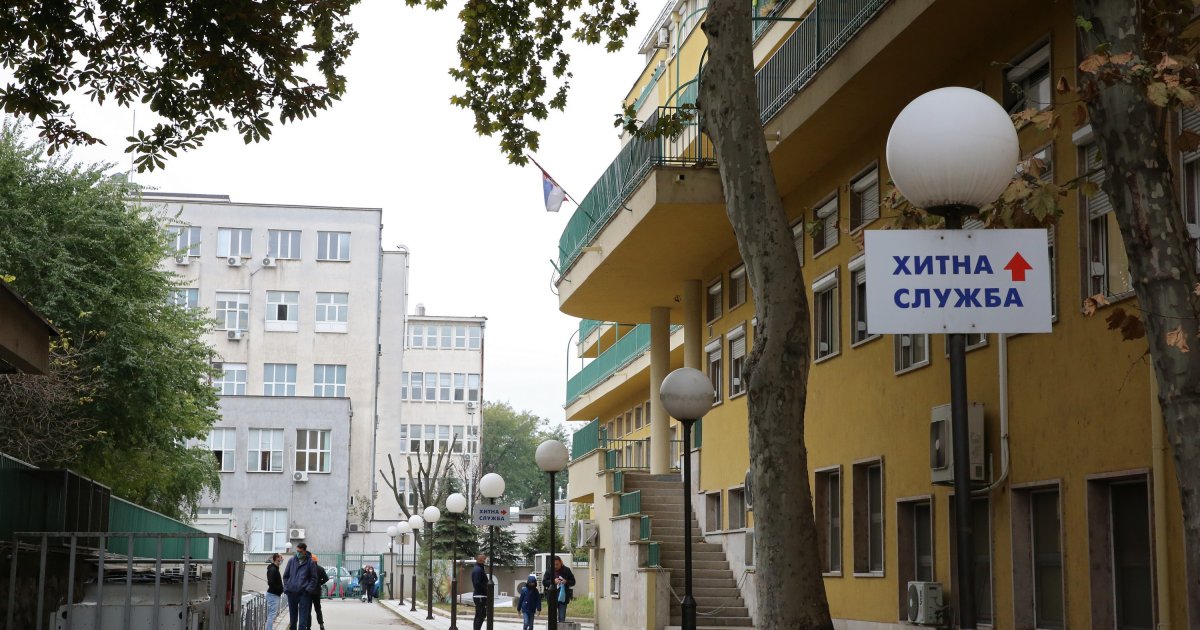 Poznato stanje dečaka koji je pao sa trećeg sprata zgrade - Telegraf.rs