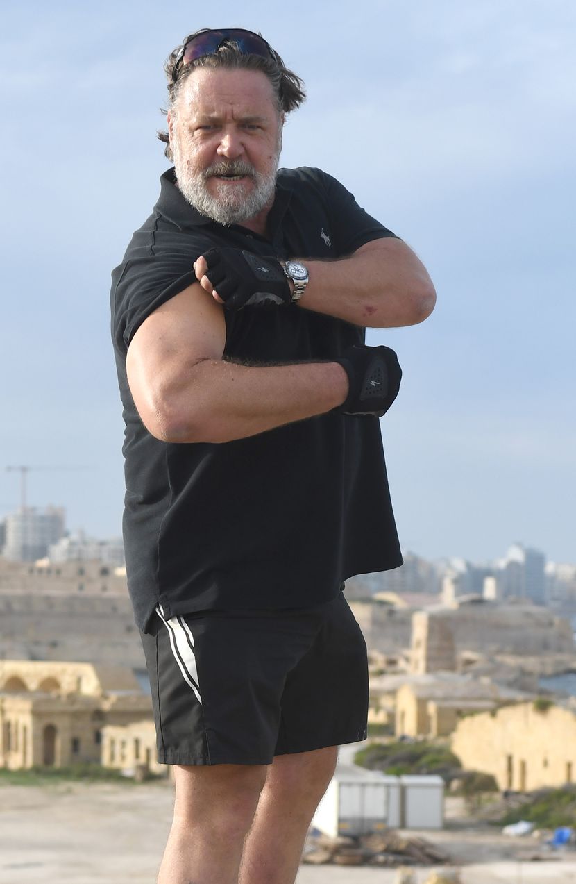 21 godinu posle "Gladijatora", Rasel Krou pozirao kao Maksimus na mestu ...