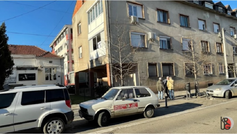 Beba iz Kraljeva koja je pala sa 2. sprata i dalje u teškom stanju: Prebačena u UKC Kragujevac ...