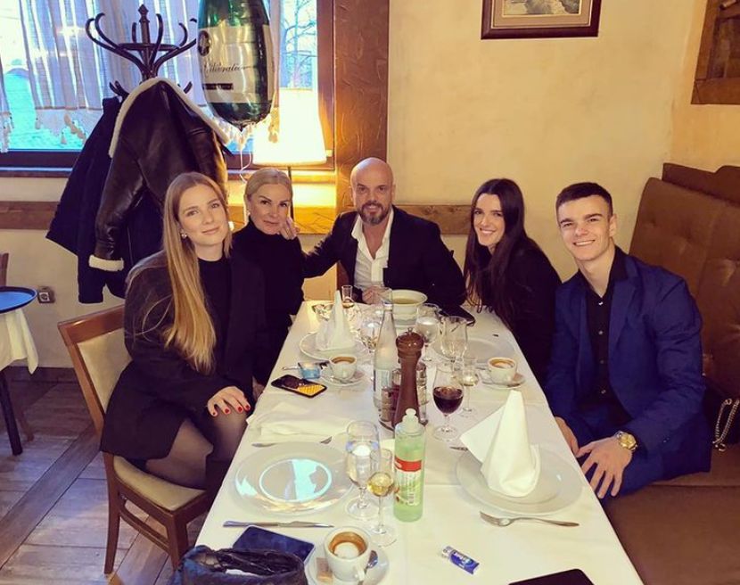 Rajović na 50. rođendan pokazao porodicu, a lepotu njegove žene svi ...