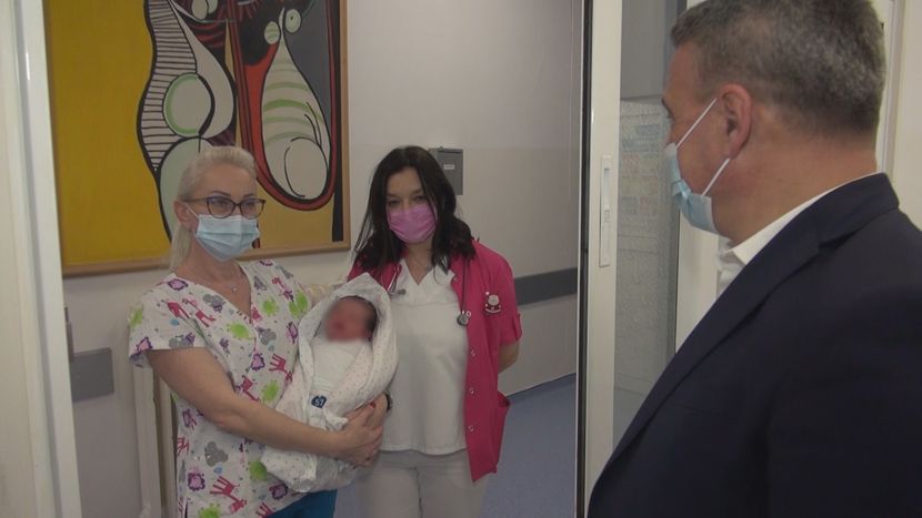 Vukan je prva beba rođena ove godine u čačanskom porodilištu: Na poklon ... Vukan je prva beba rođena ove godine u čačanskom porodilištu: Na poklon ...