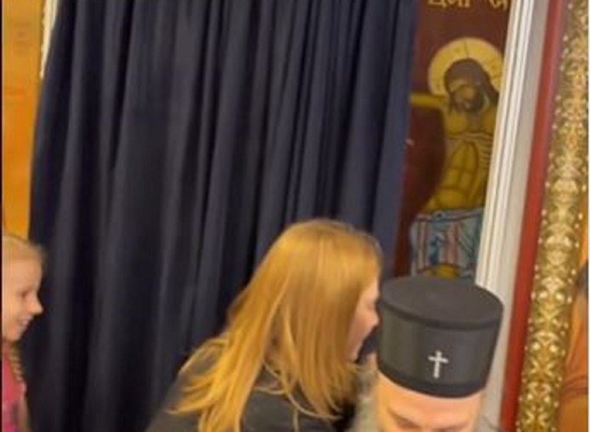 Lep prizor na praznik Oci: Deca simbolično vezala patrijarha, on im ...