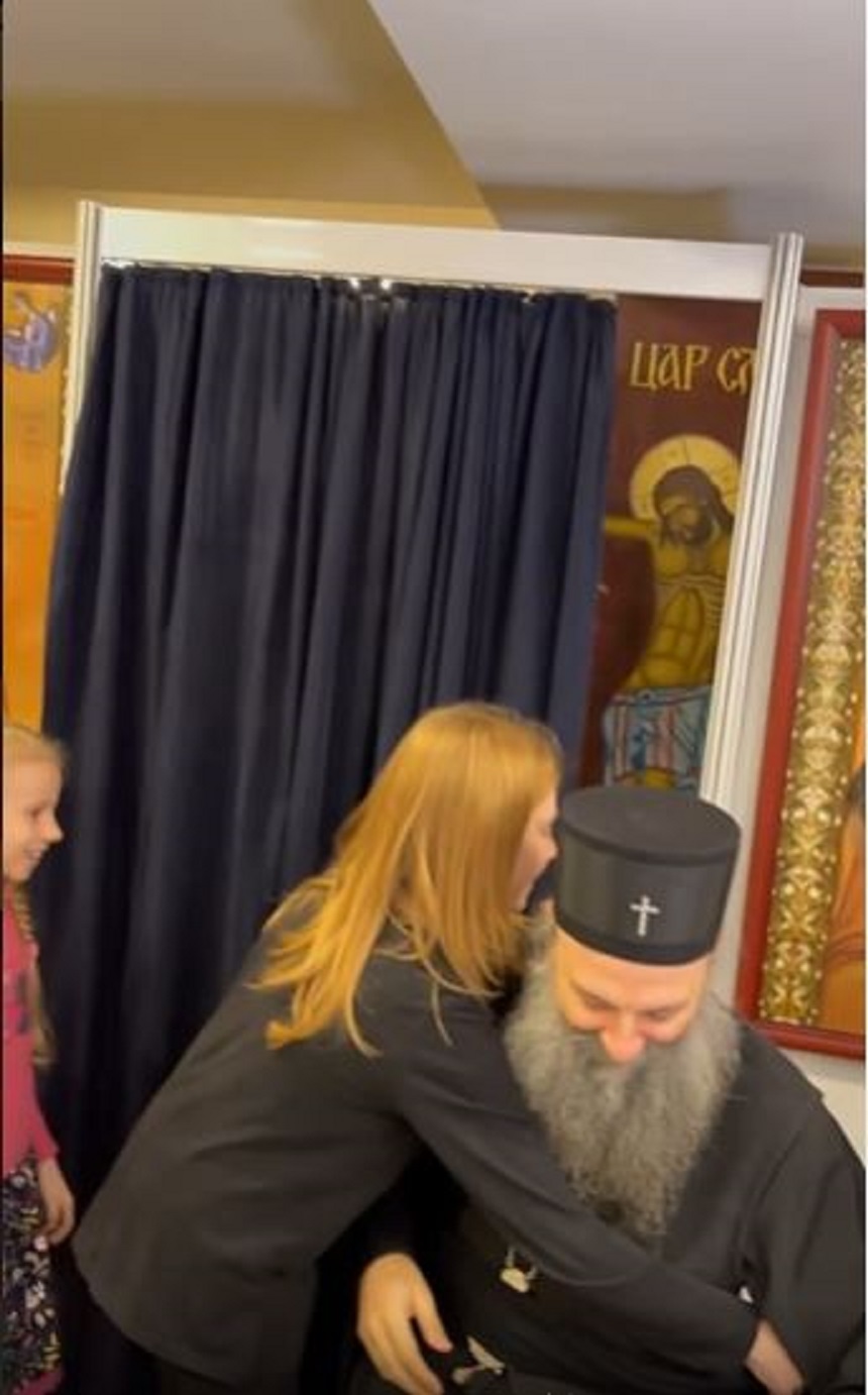 Lep prizor na praznik Oci: Deca simbolično vezala patrijarha, on im ...