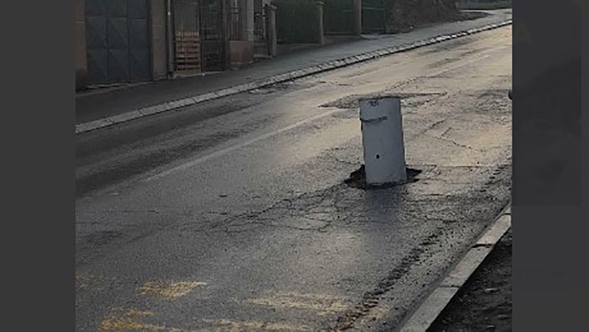 Bizaran prizor u Nišu: Bojler poboden nasred ulice, upozorava vozače na rupu - Telegraf.rs