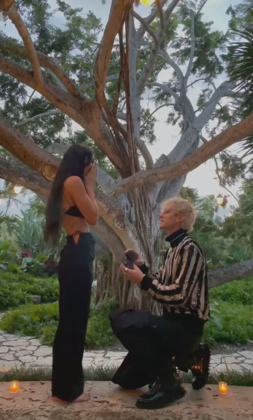 Najbizarnija veridba! Mašin Gan Keli zaprosio Megan, pa otkrili: "Pili ...