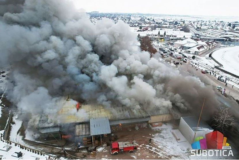 Goreo megamarket u Subotici, dim prekrio grad - Telegraf.rs