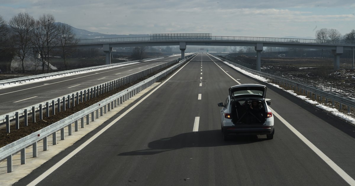 Automobil na auto-putu Miloš Veliki ide u suptotnom smeru - Telegraf.rs
