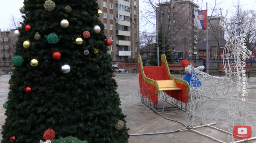 Vandali uništavaju novogodišnju dekoraciju u Boru, neki ukrasi i pokradeni: "Zašto ne želite lep ...