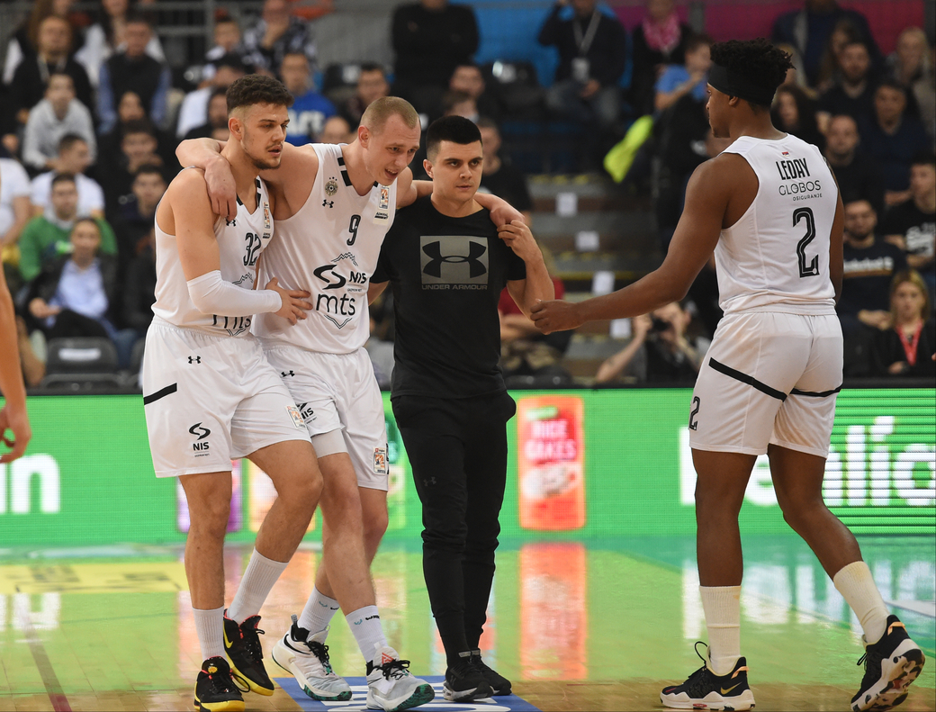 Problem za Partizan: Smailagić iznet sa terena, odmah je otišao u ...