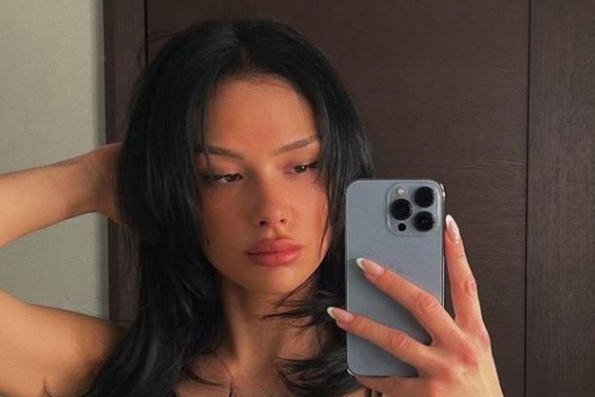 Razgolićena se pohvalila novom frizurom, pa povukla brus: Anja Bla ...