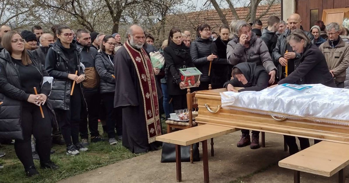 Nenad, eto, izgleda kao da je zaspao: Potresne reči i scene na sahrani nastradalog rudara ...