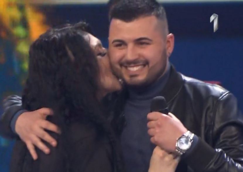 Žiri u transu, Popović ga nagradio: Takmičar zaprosio dugogodišnju devojku usred emisije "Zvezde ...