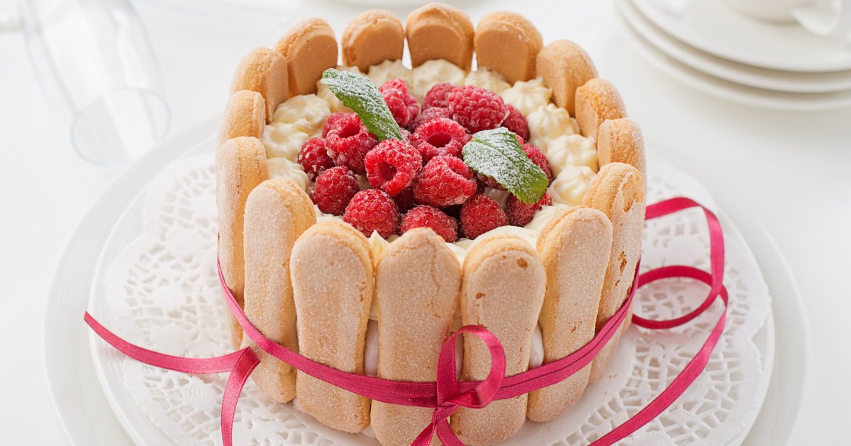 Recept za brzu, voćnu tortu koja se ne peče: Sprema se za tili čas, a ...