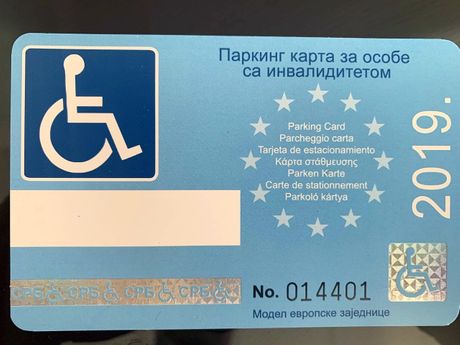 Ako auto nema ovu nalepnicu, a stoji na parking mestu za invalide, imate i te kako prava da ga ...