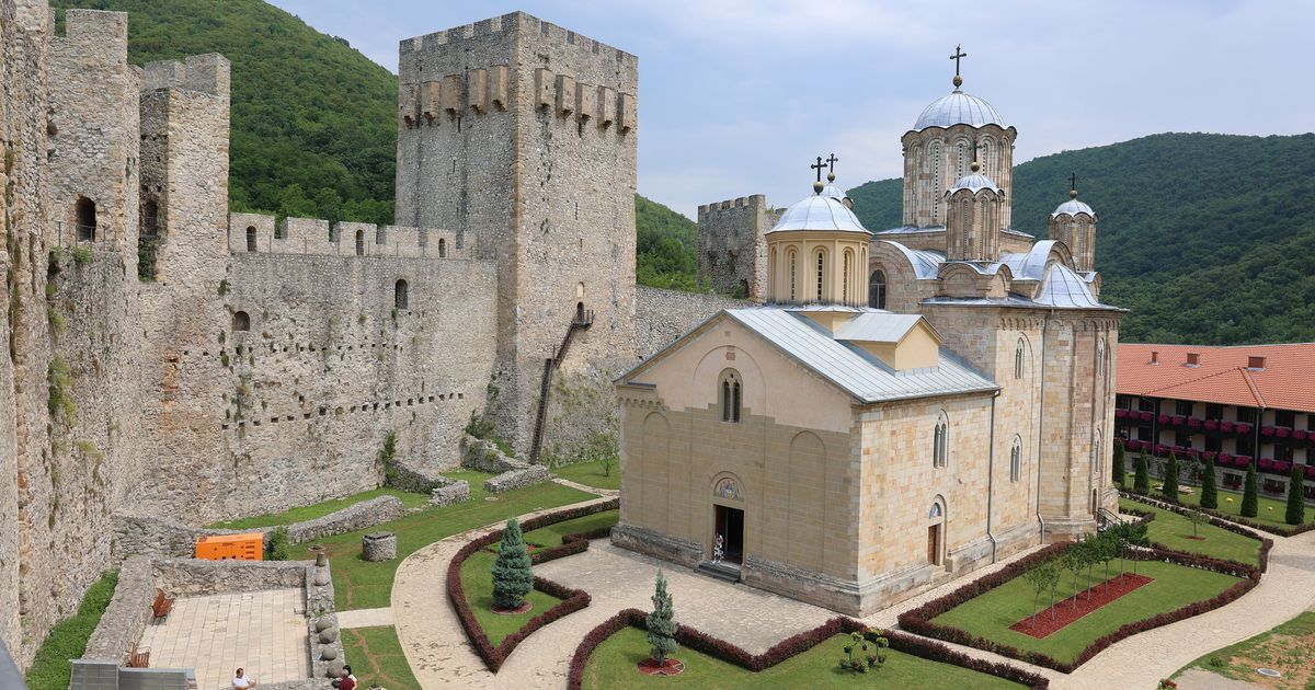 Srpski vitez Reda Zmaja podigao je ovaj manastir kao svoju zadužbinu ...