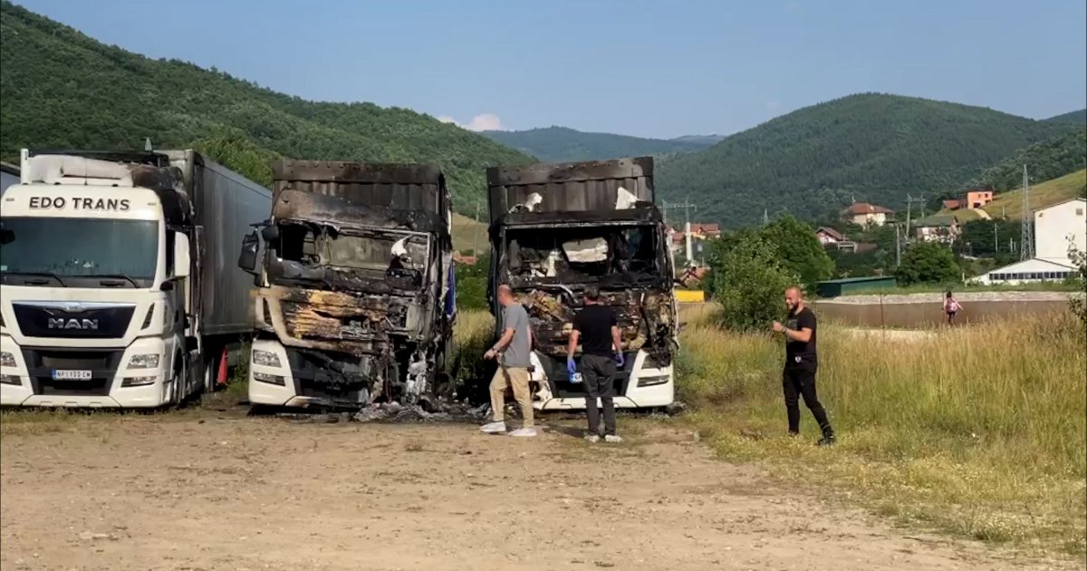 Dva kamiona u potpunosti izgorela, treći zahvatio požar: Velika šteta posle više eksplozija u ...