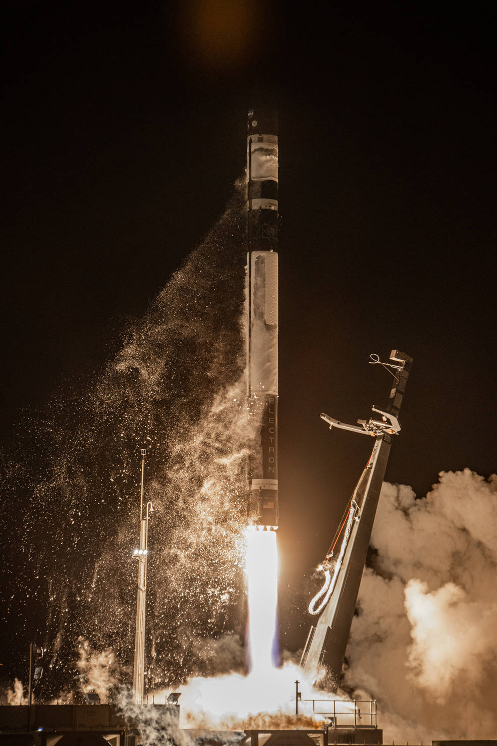 NASA lansirala mikro-satelit u svemir: Žele da vrate ljude na Mesec ...