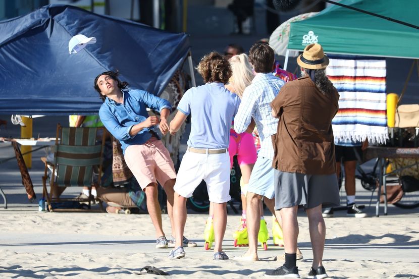 Novi kadrovi sa snimanja filma "Barbi": Margo Robi šljašti i šamara ...