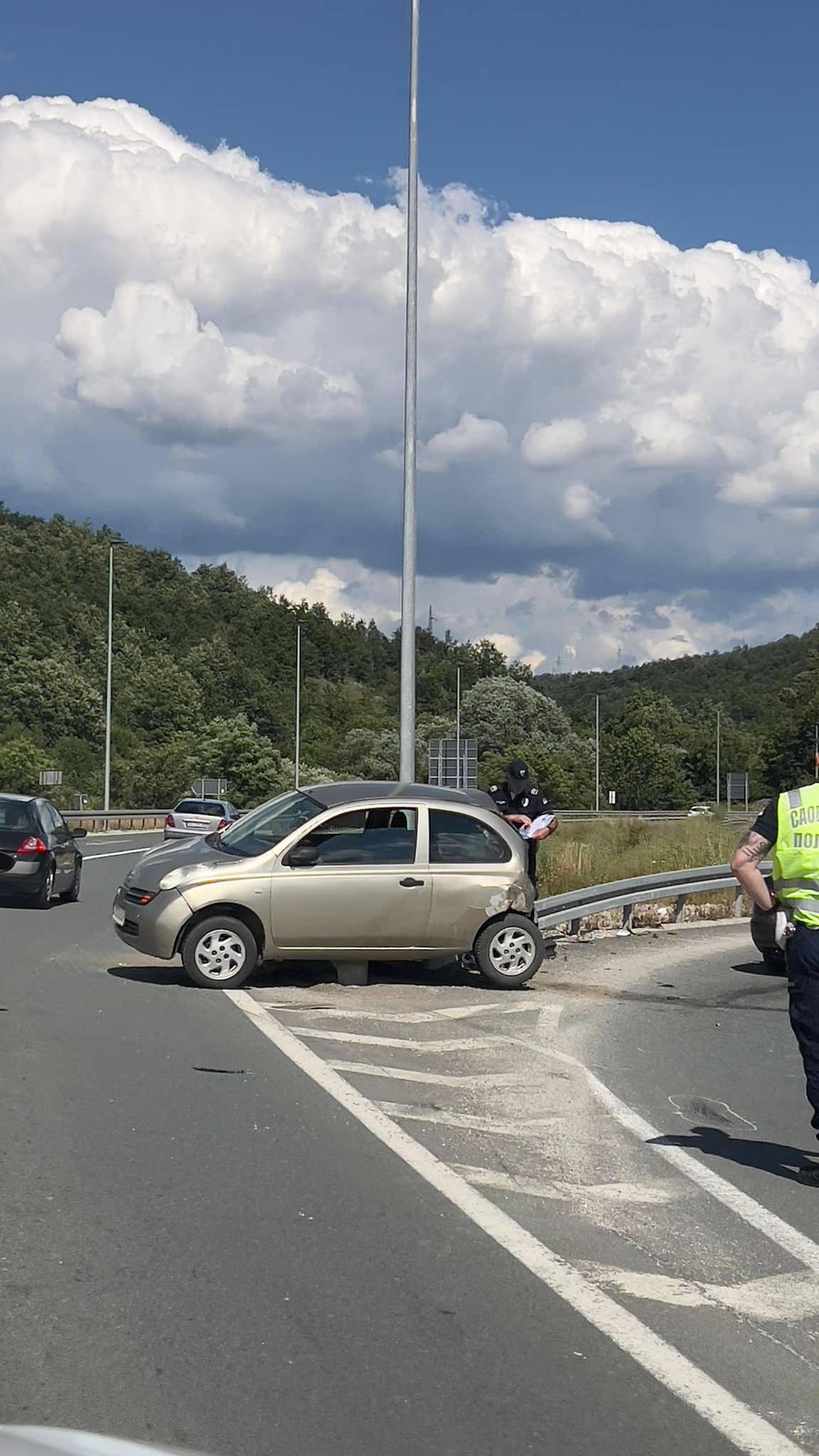 Sudar dva vozila na magistrali ka Zlatiboru, "nisan mikra" završila na ...