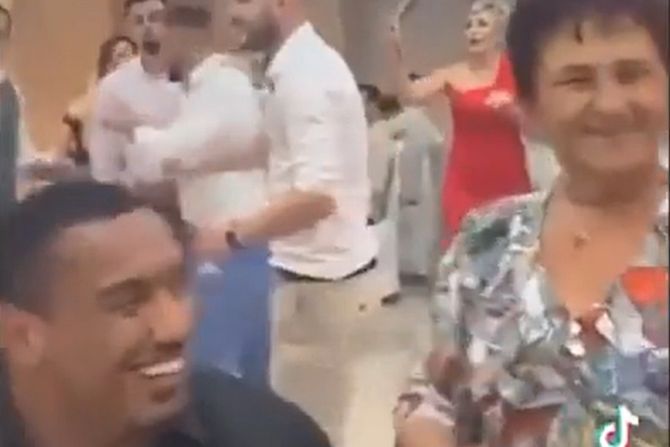 Najjači bodibilder na svetu bio na svadbi u Srbiji: Đuskao uz ...