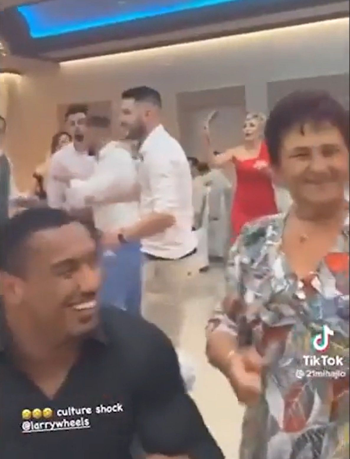 Najjači bodibilder na svetu bio na svadbi u Srbiji: Đuskao uz ...