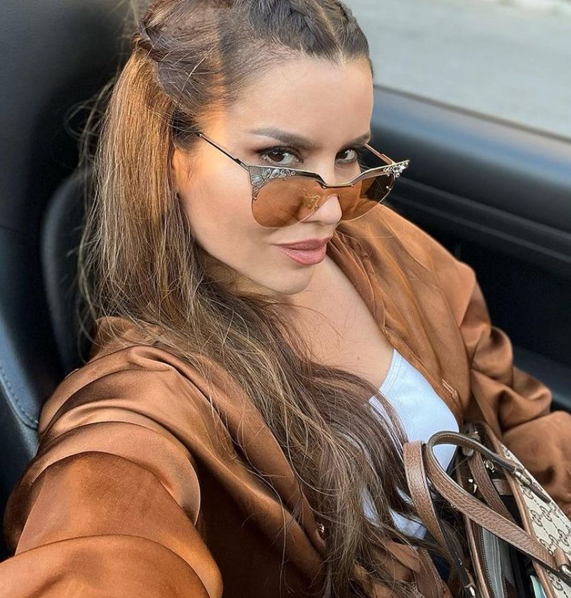 Promenila ime, a krije i godine: Alisa Adaktar je ozbiljno dobra riba ...