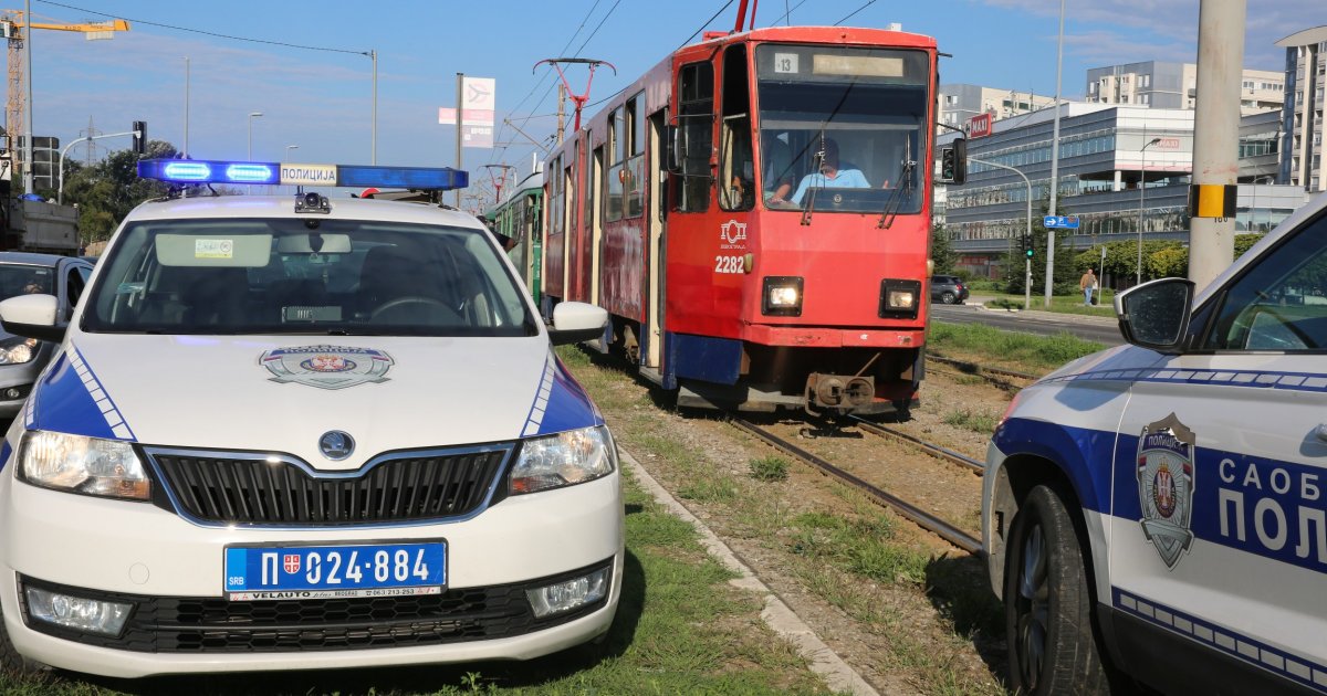 Prve fotografije sa mesta nesreće na Novom Beogradu: Bebisiterka i dete ispali iz tramvaja na ...