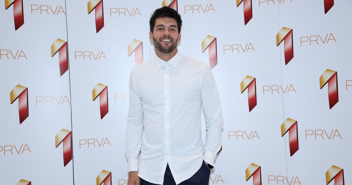 Stevan Piale izveo suprugu i ćerku iz porodilišta - Telegraf.rs