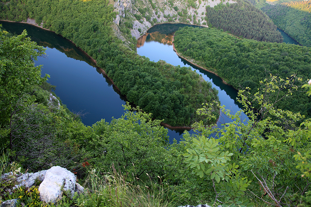 Meandri koji oduzimaju dah: Rezervat prirode Uvac - najlepša ...