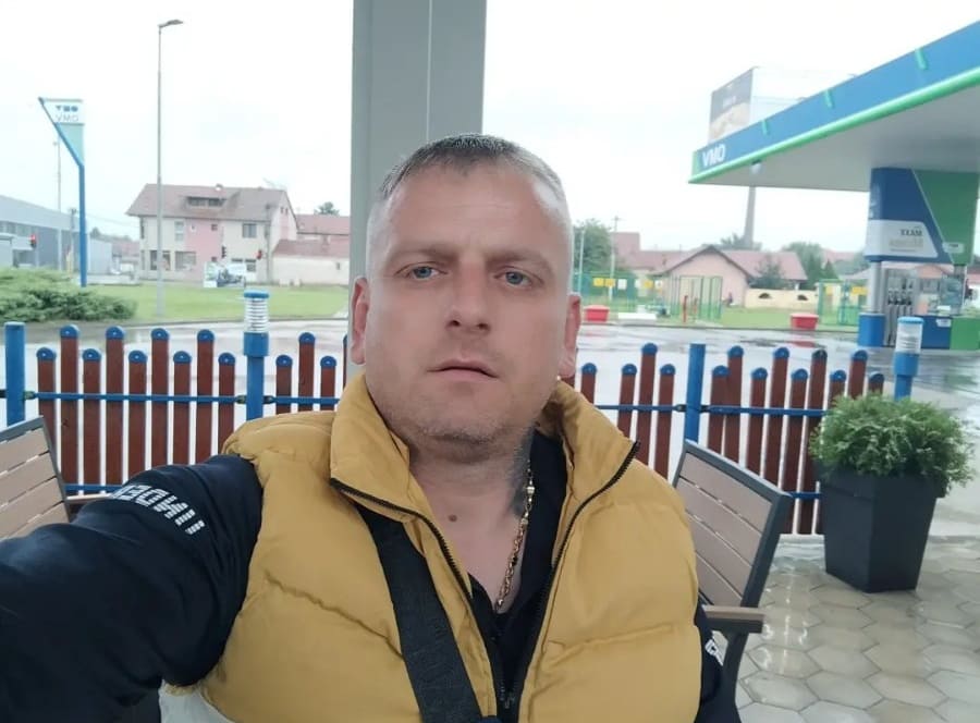 Gradimir iz Leskovca častio radnika za rođendan putovanjem u Pariz ...