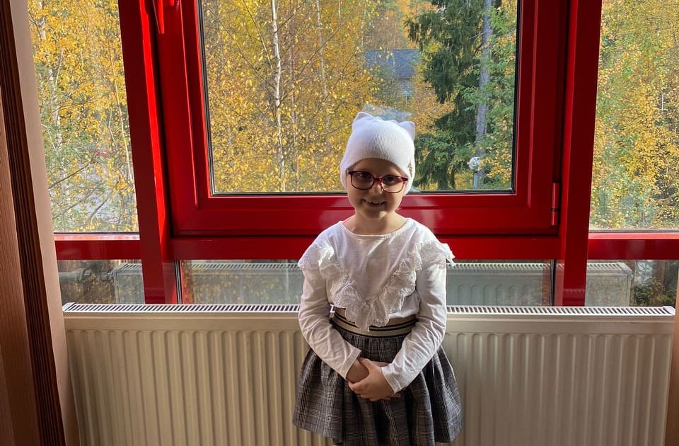 Riđokosa Helena sa nebo plavim okicama sve je veselila, njena slika ...