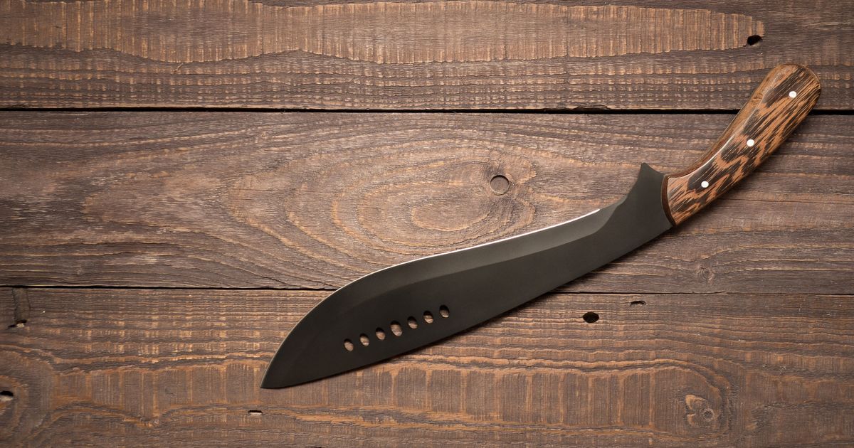 Žena potegla mačetu na taksistu jer joj se nije dopala muzika: "Odmah promeni! Hoću balade ...