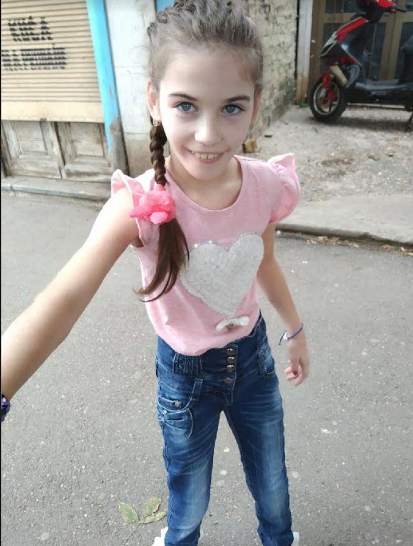 Sofija živi sa trećinom mozga, rekli su da neće moći da hoda i sedi, ona je sve uspela ...